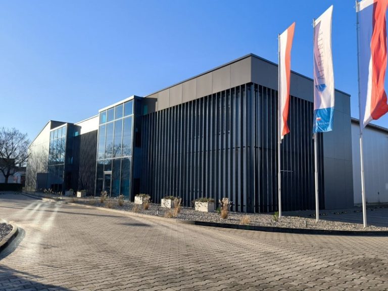 Producent systemowych kabin sanitarnych do WC oraz szafek i wyposażenia ...